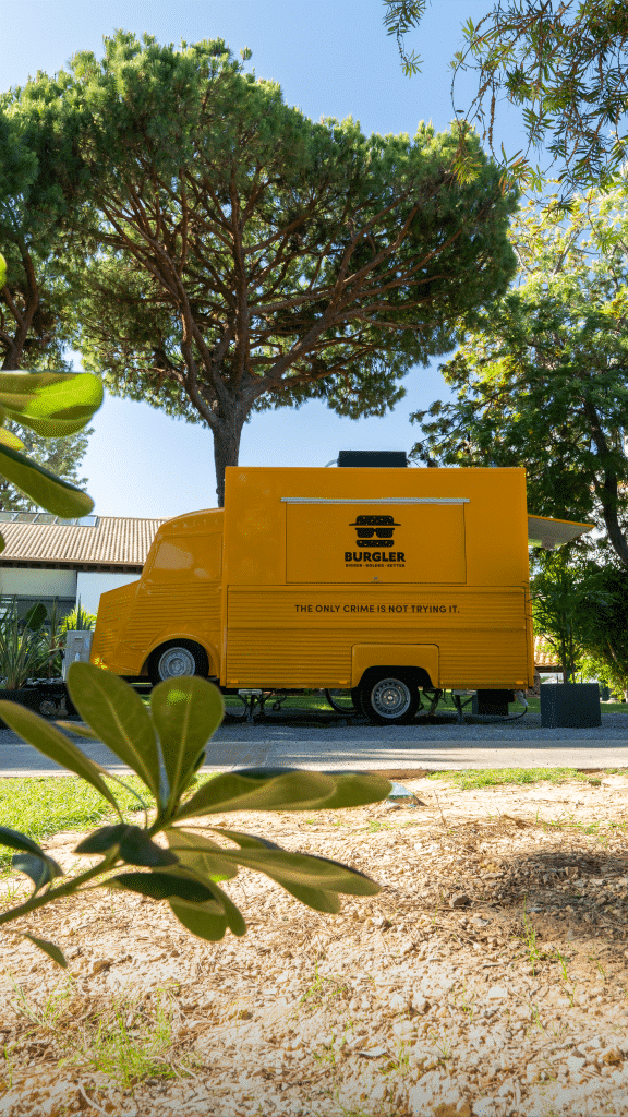 Burgler - Pine Cliffs Resort